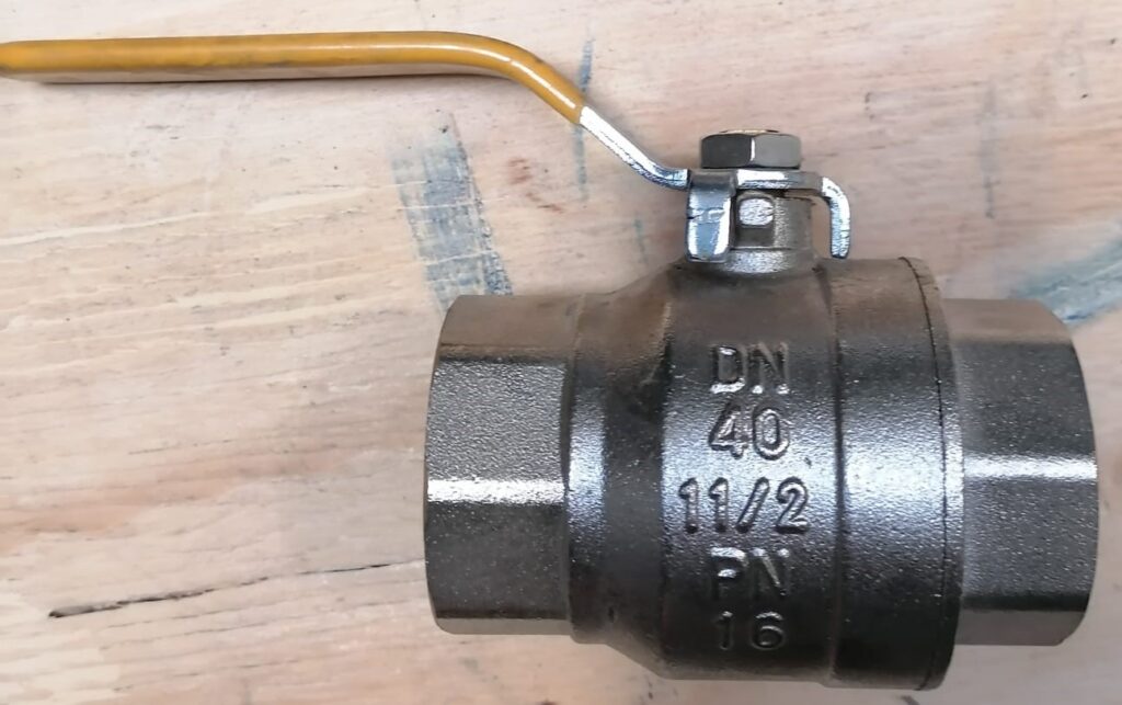 1 ½” BSP F/F PN16 Yellow Lever Ball Valve - Woodside Fusion